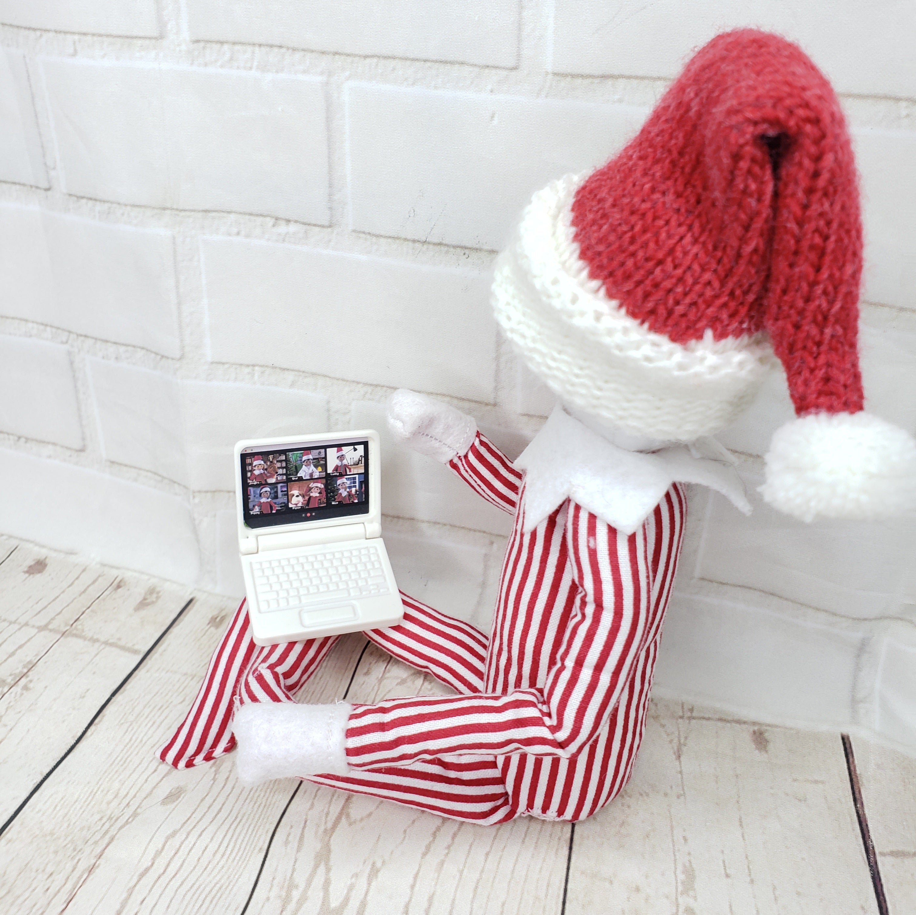 Computer | Elf video meeting – Happy Brooke